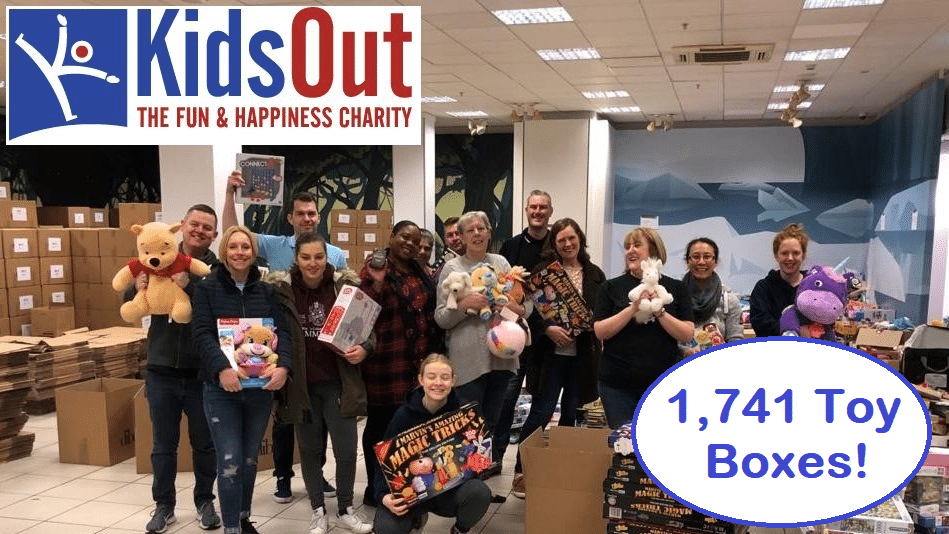 KidsOut Volunteers Help Prepare 1,915 Toy Boxes! | KidsOut